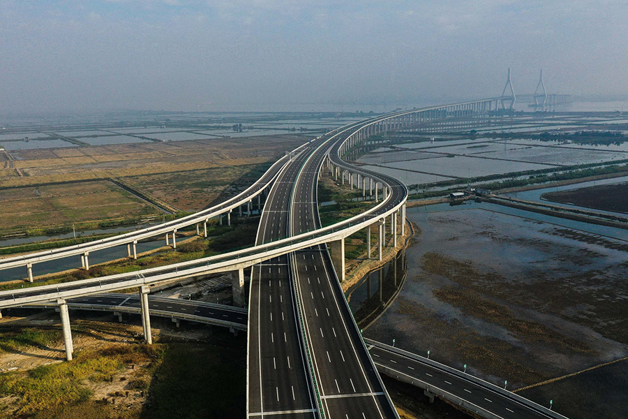 Expressways drive China into a prosperous future