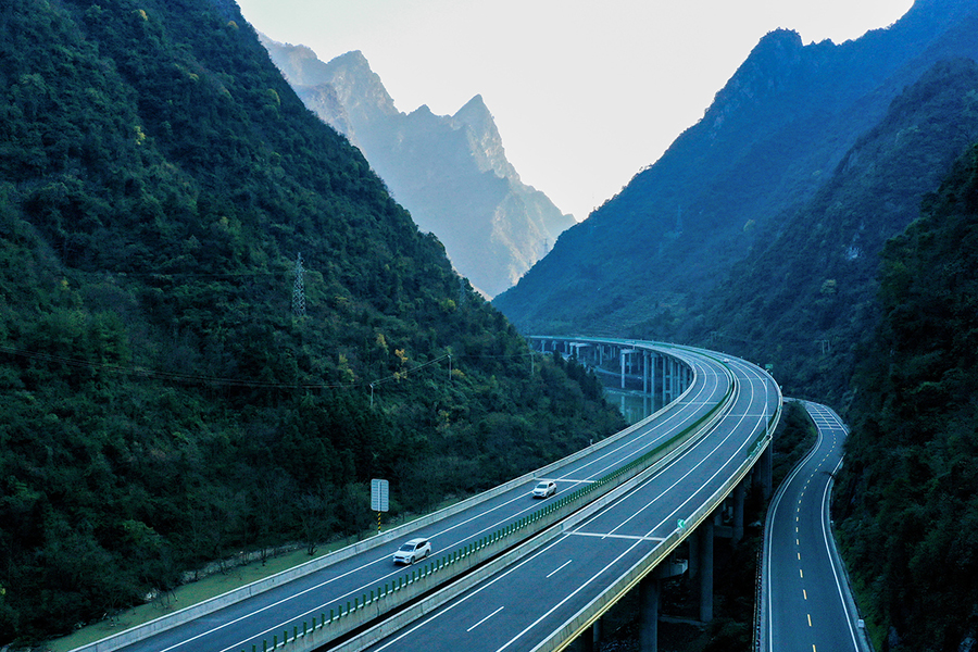 Expressways drive China into a prosperous future