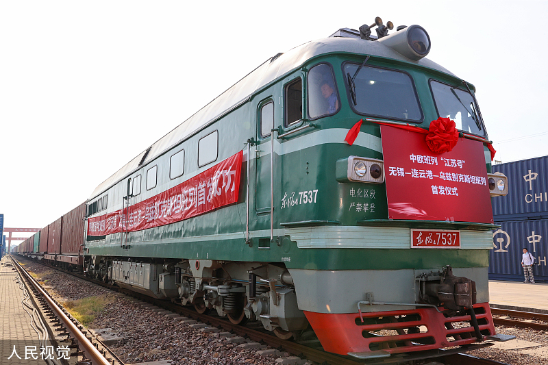 New cargo train links East China with Central Asia