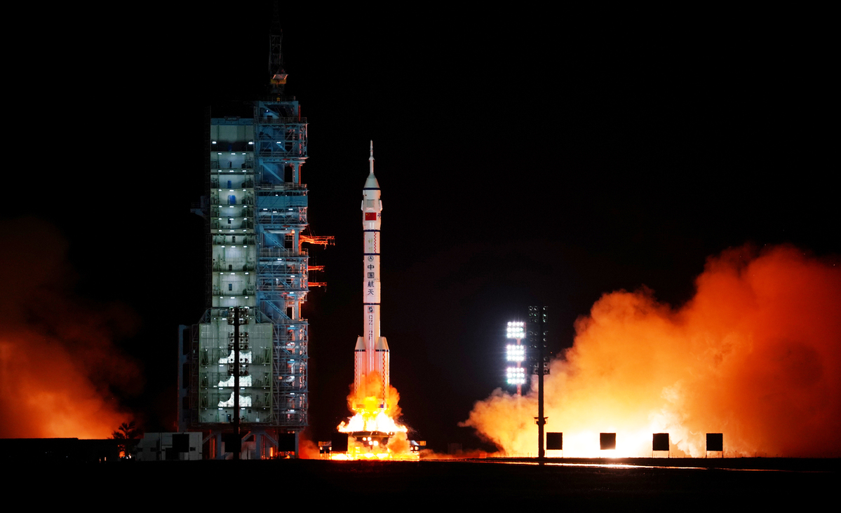 Shenzhou XV crew set out for Tiangong space station