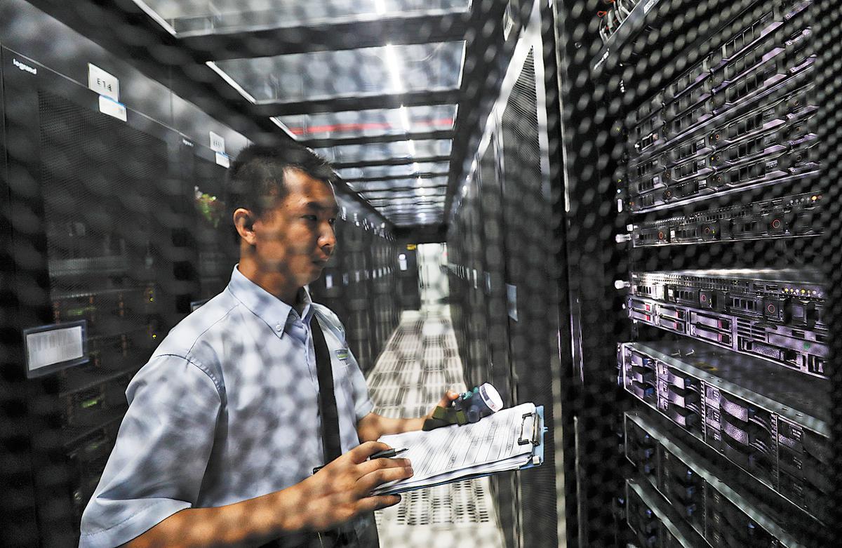 Lake water tames data center heat